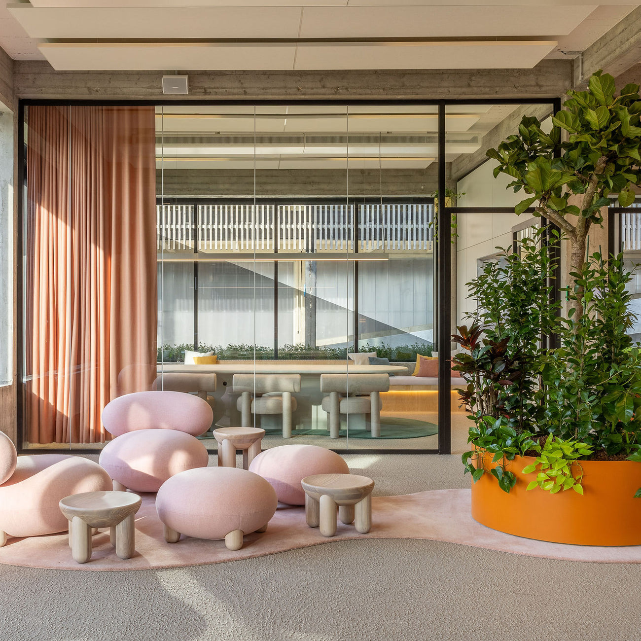 Buro International - Kantoormeubelen - Projectinrichting