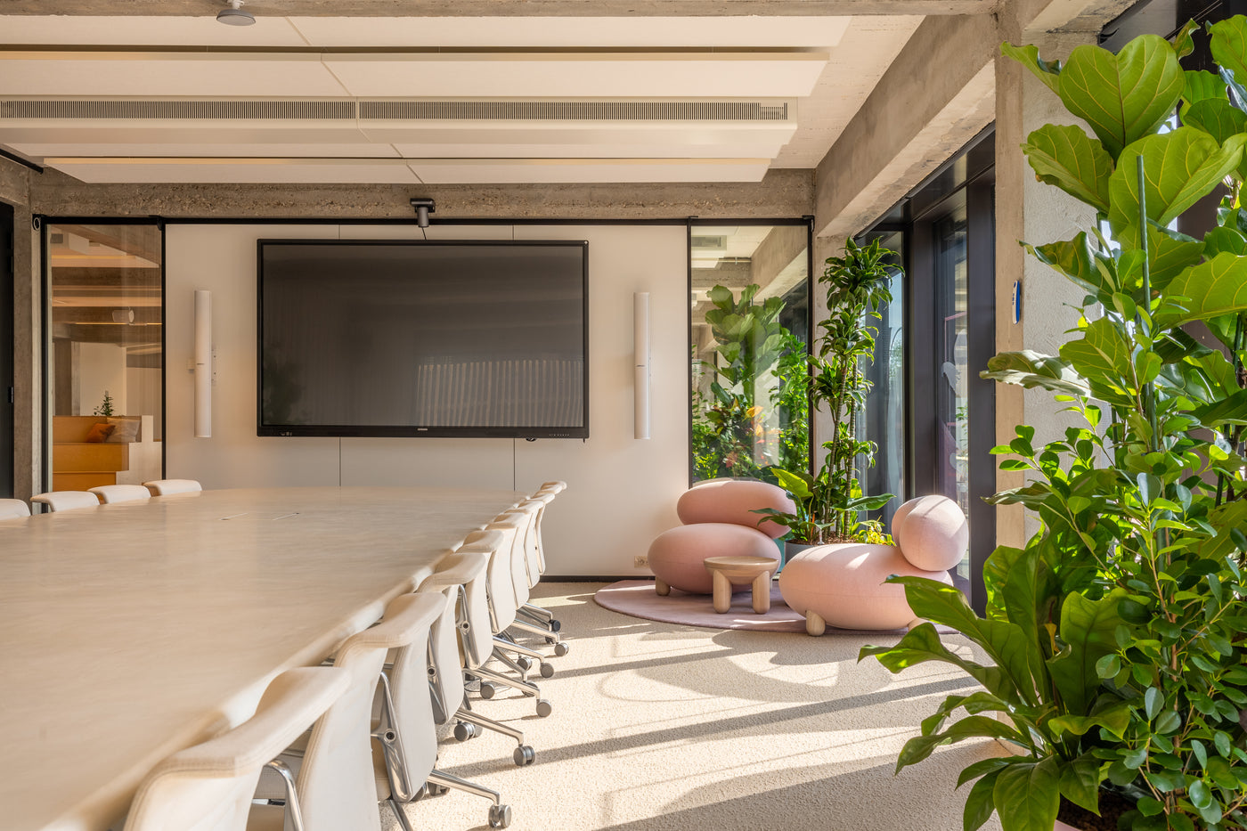 Buro International - Kantoormeubelen - Projectinrichting