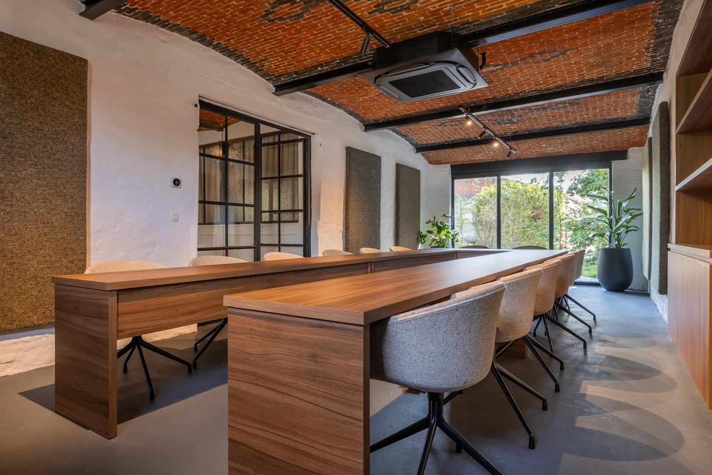 Buro International - Kantoormeubelen - Projectinrichting