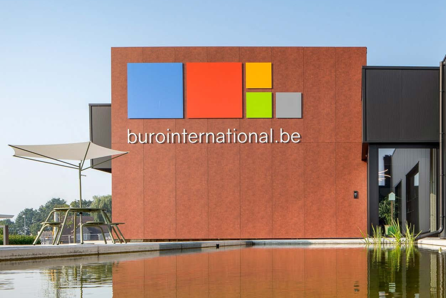 Buro International - Kantoormeubelen - Projectinrichting